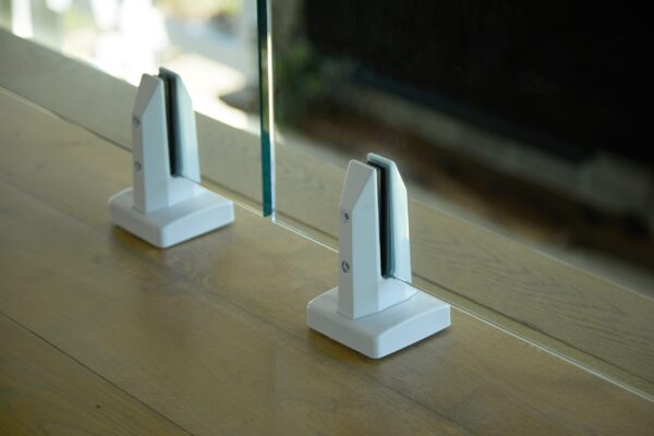 Glass Talon Railing System | Glass Spigot Clamps | Viewrail