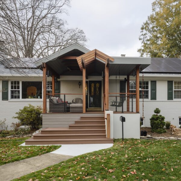 Cozy Front Porch with DriveTite Cable Railing | Viewrail